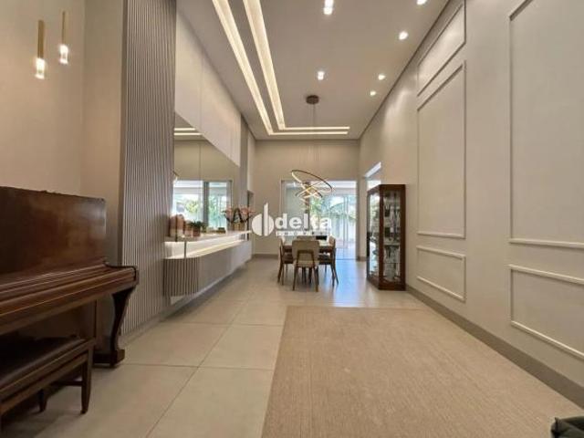 Casa em condomínio com 3 suítes disponível para venda no bairro Nova Uberlândia em Uberlândia MG