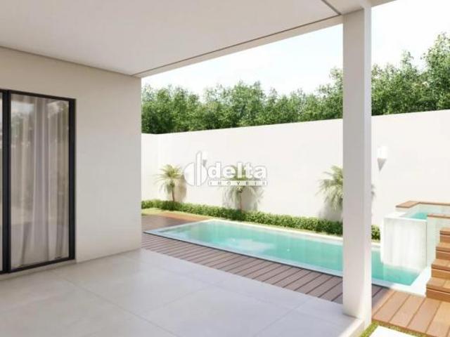 Casa em condomínio com 3 suítes disponível para venda no bairro Novo Mundo em Uberlândia MG