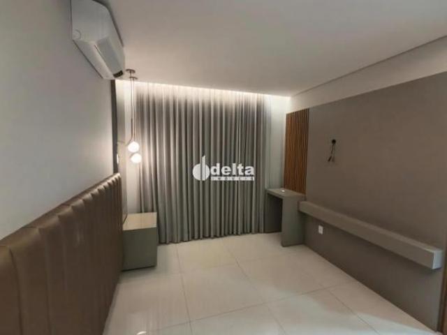 Casa em condomínio com 3 suítes disponível para locação no bairro Novo Mundo, em Uberlândia MG