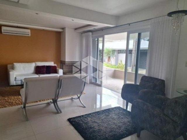 Casa em condomínio com 3 suítes e 3 vagas de garagem no Bairro Agronomia em Porto Alegre