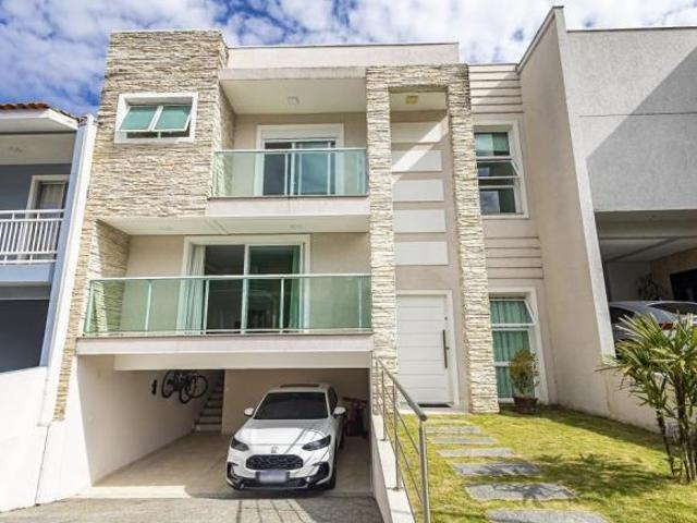 Casa em Condomínio com 3 Suítes e 4 Vagas Pilarzinho