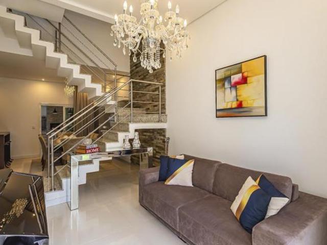 Casa em Condomínio com 3 Suítes e 4 Vagas Pilarzinho