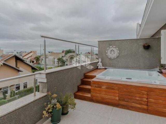 Casa em Condomínio com 3 suítes e 5 vagas no Chácara das Pedras