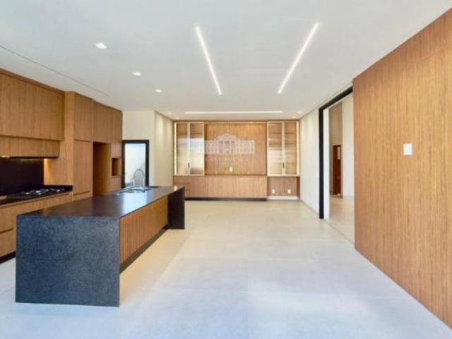Casa em Condominio com 3 Suites e Piscina em Aracatuba