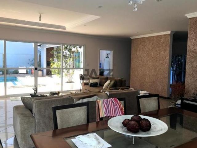 Casa em Condomínio com 3 Suítes, Piscina e Área Gourmet Completa