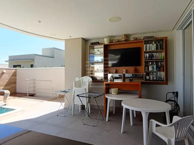 Casa em condominio com 3 suites, piscina privativa, 4 vagas