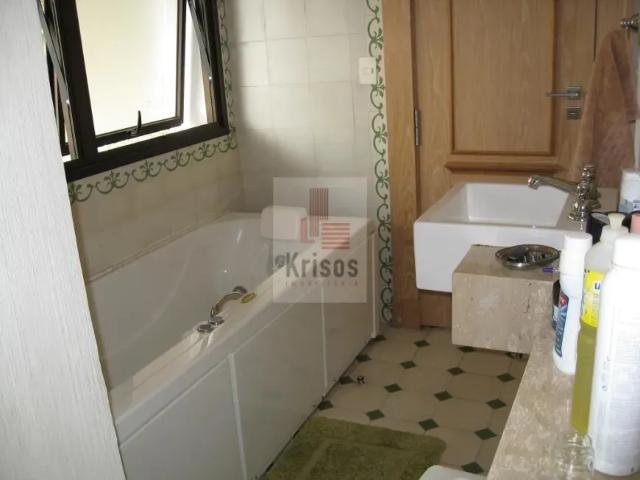 Casa em condomínio com 3 suítes, sendo 2 com varanda e mezanino e piscina exclusiva!