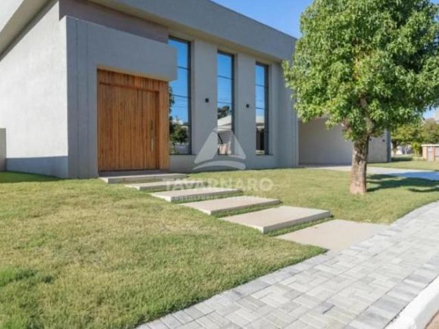 Casa em Condomínio com 3 suítes