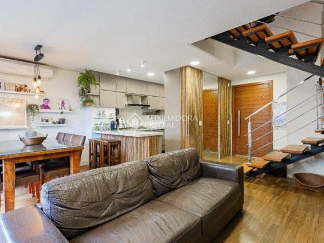 Casa em Condomínio com 3 suítes