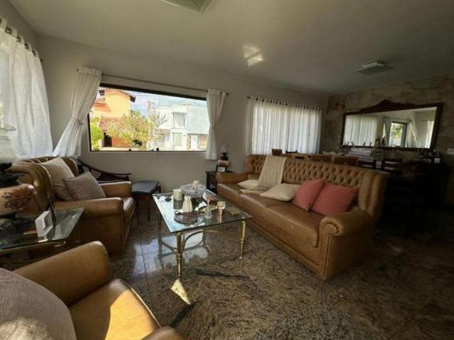 Casa em Condomínio com 3 Suítes