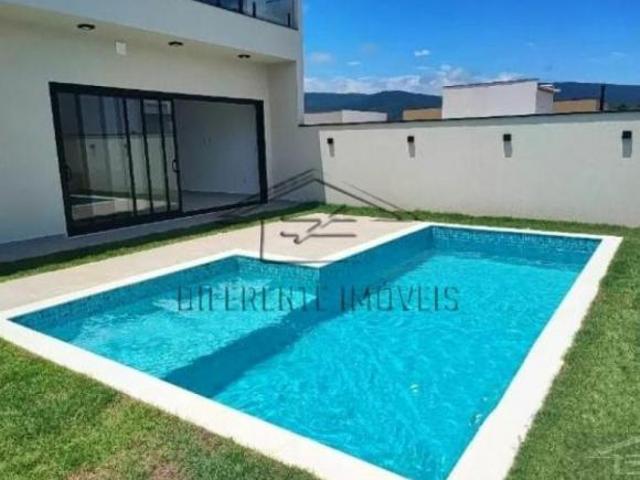 CASA EM CONDOMINIO COM 3 QUARTOS, 4 VAGAS E PISCINA