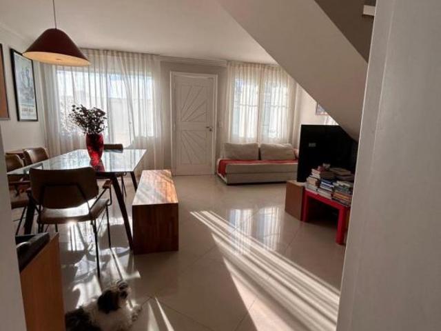 Casa em condomínio com 3 quartos 1 suíte e 2 vagas no Butantã. FL64