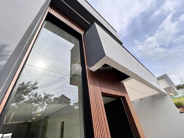 Casa em Condomínio com 3 Quartos 1 Suíte, Piscina e Pé Direito Duplo 133m²