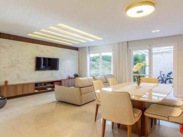 Casa em Condomínio com 3 quartos, 3 suítes, 2 vagas e 195m² no Jardim Carvalho
