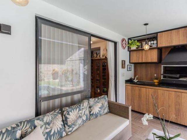 Casa em Condomínio com 3 quartos, 3 vagas e 184m² para vender por R$ 1.180.000 Rua Adriano Pereira D