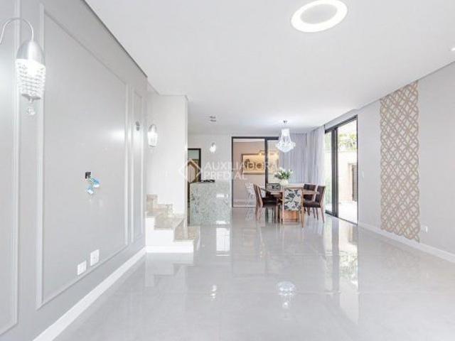 CASA EM CONDOMINIO COM 3 QUARTOS AGUA VERDE COM HIDROMASSAGEM