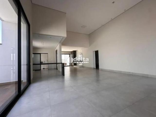 Casa em condomínio com 3 quartos disponível para locação no bairro Granja Marileusa em Uberlândia MG