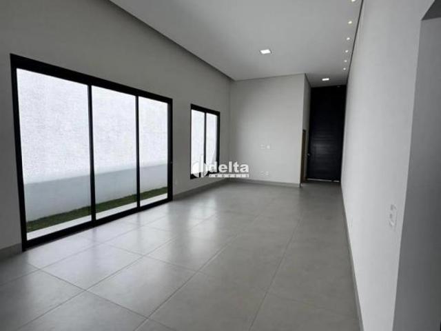 Casa em condomínio com 3 quartos disponível para venda no bairro Novo Mundo em Uberlândia MG