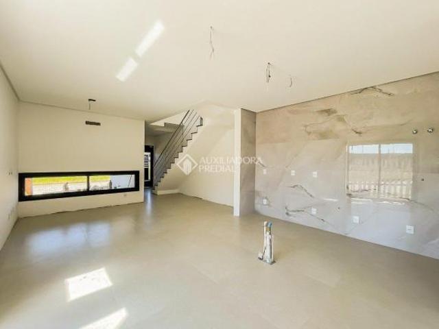 Casa em condomínio com 3 quartos e suíte no Bairro Hípica