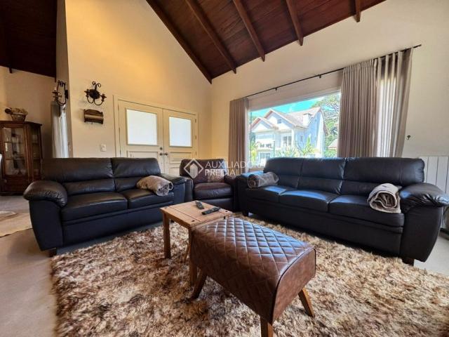Casa em Condomínio com 3 quartos e 178m² para alugar em Quinta Da Serra, Canela