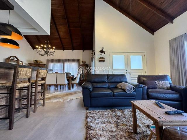 Casa em Condomínio com 3 quartos e 178m² para alugar em Quinta Da Serra, Canela