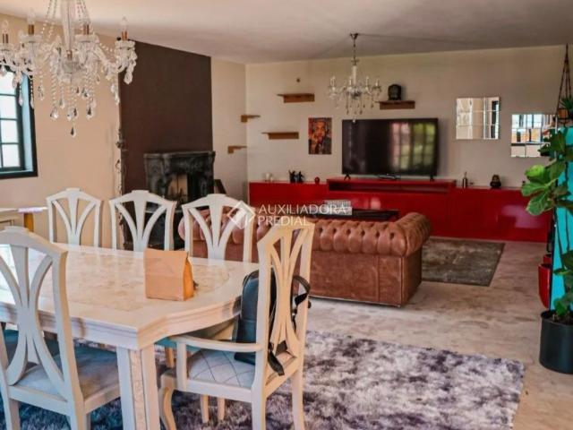 Casa em Condomínio com 3 quartos e 293m² para alugar em Lagoa da Conceição, Florianópolis