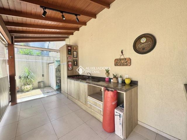 Casa em Condomínio com 3 quartos e 214m² para alugar em Igara, Canoas