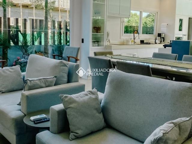 Casa em Condomínio com 3 quartos e 350m² para alugar em Grama, Garopaba