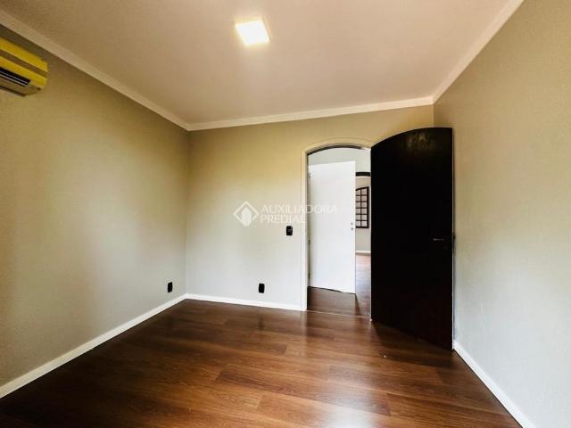 Casa em Condomínio com 3 quartos e 320m² para alugar em Cristal, Porto Alegre