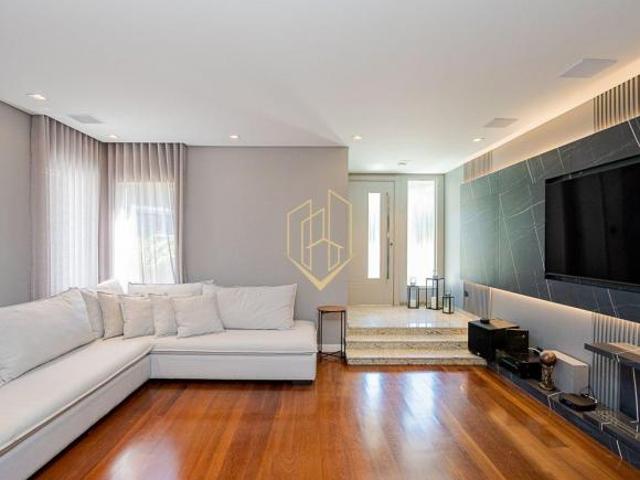 Casa em condomínio com 3 quartos e 4 vagas no Uberaba