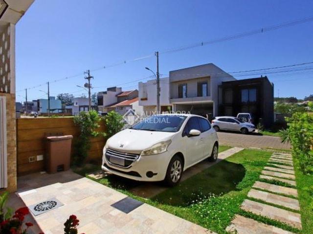 Casa em condomínio com 3 quartos no Bairro Lomba Pinheiro