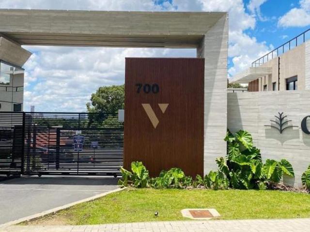 Casa em condomínio, com 3 quartos no Cascatinha