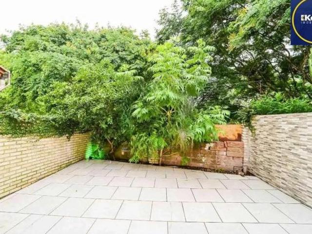 Casa em Condomínio com 3 Quartos, Piscina, Quintal e 2 Vagas