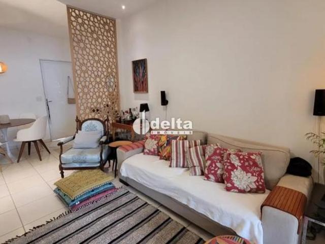 Casa em condomínio com 3 quartos sendo 1 suíte disponível para venda no bairro Aclimação em Uberlând