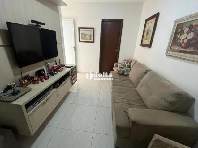 Casa em condomínio com 3 quartos sendo 1 suíte disponível para venda no bairro Aclimação em Uberlând