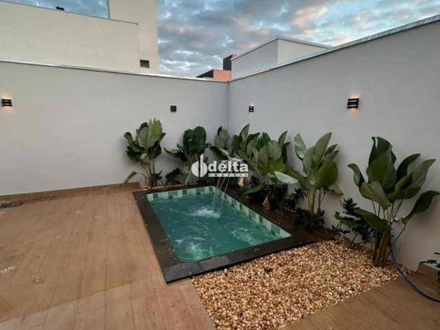 Casa em condomínio com 3 quartos sendo 1 suíte disponível para venda no bairro Grand Ville em Uberlâ