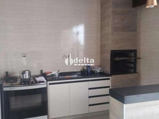Casa em condomínio com 3 quartos sendo 1 suíte disponível para venda no bairro Jardim Califórnia em