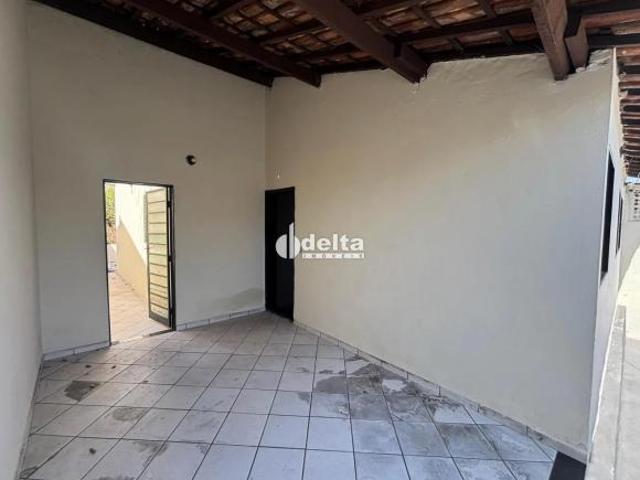 Casa em condomínio com 3 quartos sendo 1 suíte disponível para venda no bairro Osvaldo Rezende em Ub