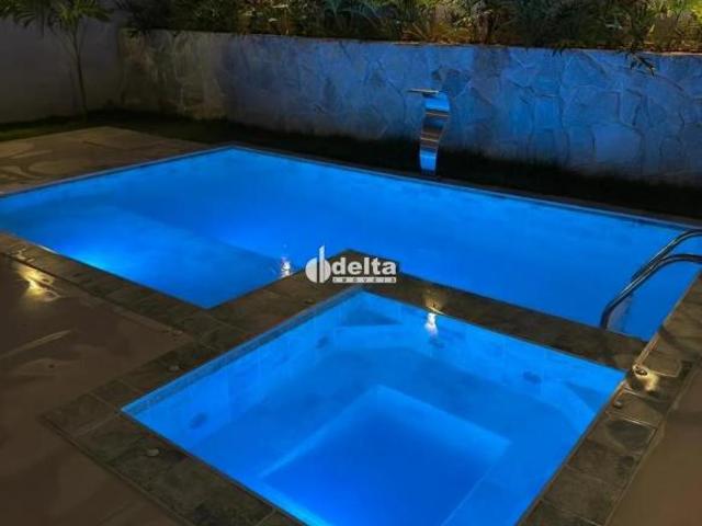 Casa em condomínio com 3 quartos sendo 1 suíte disponível para venda no Granja Marileusa em Uberlând
