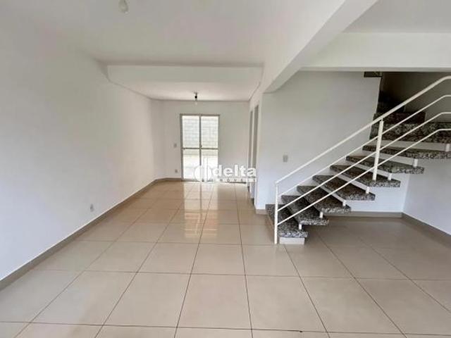 Casa em condomínio com 3 quartos sendo 1 suíte disponível para locação e venda no bairro Jardim Sul