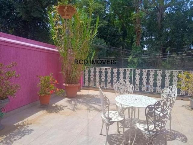 Casa em condomínio com 3 quartos, sendo 1 suíte, perfeita para você e sua família desfrutarem de mom