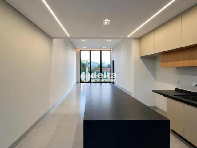 Casa em condomínio com 3 quartos sendo 2 suítes disponível para venda no bairro Portal do Vale em Ub