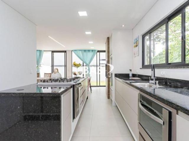 Casa em condominio com 3 quatos sendo 1 suite com closet alto padrao