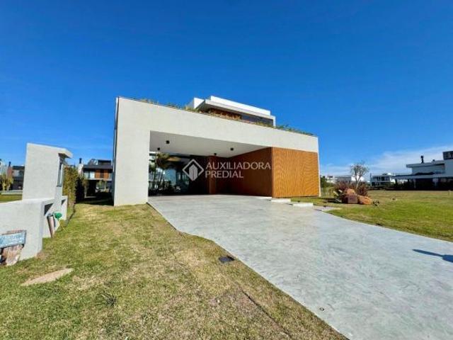 Casa em Condomínio com 400m² e 4 dormitórios, 4 suítes, 4 vagas em Eldorado do