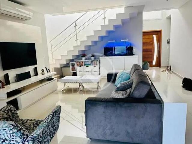 Chacara de Alto Padrão a venda em Valinhos, com 405m, 3 quartos suites com piscina
