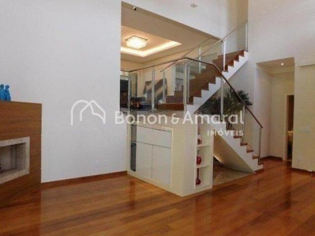 Casa em condomínio com 410 m² e 4 quartos