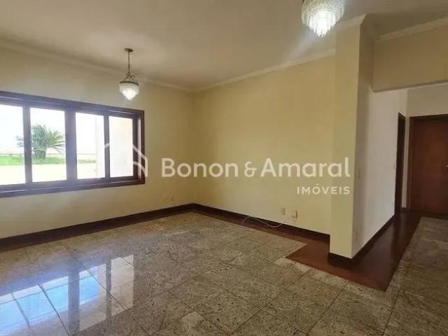 Casa em condomínio com 430 m² e 4 quartos