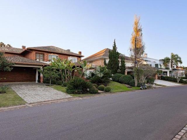 Casa em Condomínio com 4 Dormitórios, 4 vagas e 500 m² à venda em Terra Ville