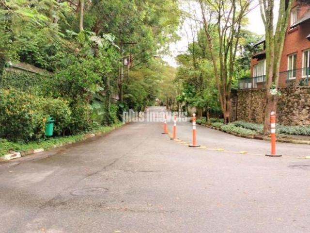 Casa em Condomínio com 4 Dormitórios 4 Suites 4 Vagas no Morumbi!