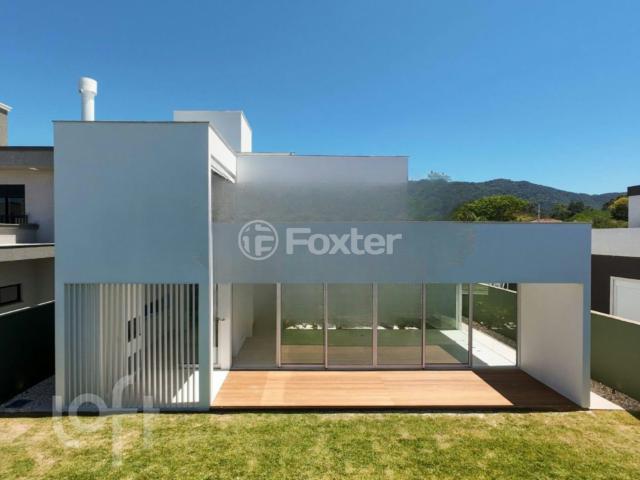 Casa em Condomínio com 4 dormitórios em Florianópolis